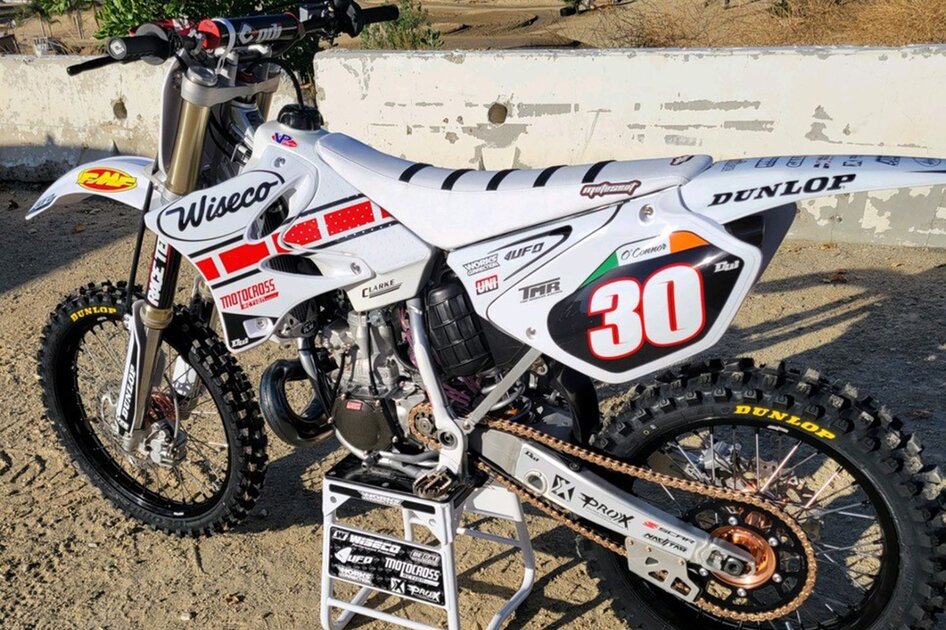 2002 YZ250 Dirt Bike Magazine DBTV Build | DeCal Works